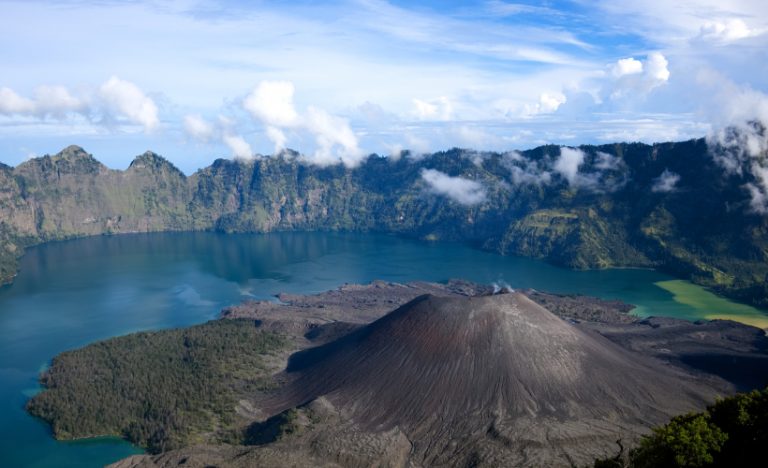 8 Volcanos In Asia That You Can Climb - Zafigo